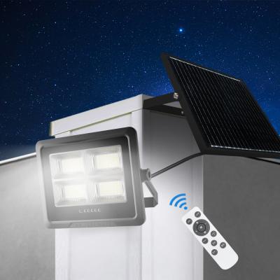 China 100W Solar Flood Light IP65 6000K Cool White LED Outdoor Wall Mounted for sale