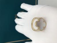 China Fashionable White Mother Of Pearl Van Cleef Vintage Alhambra Ring For Ladies for sale