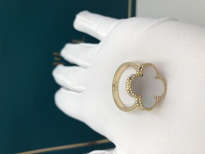 China Fashionable White Mother Of Pearl Van Cleef Vintage Alhambra Ring For Ladies for sale