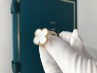 China Fashionable White Mother Of Pearl Van Cleef Vintage Alhambra Ring For Ladies for sale