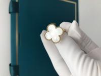 China Fashionable White Mother Of Pearl Van Cleef Vintage Alhambra Ring For Ladies for sale