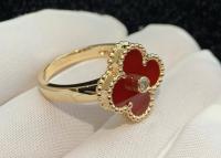China Unique Carnelian 18K Gold Ring , Vintage Alhambra Ring With Real Diamond for sale