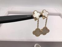 China Simple Stylish Van Cleef Arpels 2 Motifs 18K Gold Earrings Yellow Gold for sale