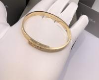 China VVS Diamonds Saddle Shape 18K Gold Diamond Bracelet , Moving Diamond Bracelet for sale
