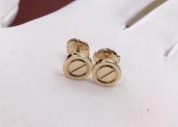 China Minimalist Handmade No Diamond 18k Gold Stud Earrings For Birthday Gift for sale