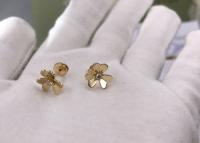 China Unique Luster Diamond 18K Gold Earrings With Heart Shaped Petal for sale