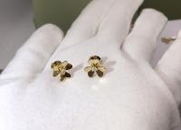 China Unique Luster Diamond 18K Gold Earrings With Heart Shaped Petal for sale
