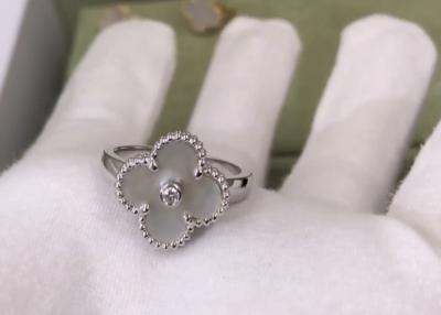 China Romantic VS Diamond 18 Carat White Gold Engagement Ring For Bride for sale