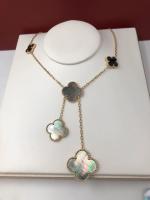 China Flower Shaped 18K Gold Necklace Van Cleef Arpels Magic Alhambra Necklace for sale