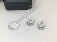 China Customized 18K Gold Diamond Necklace White Gold Pendant Necklace VVS Diamond for sale