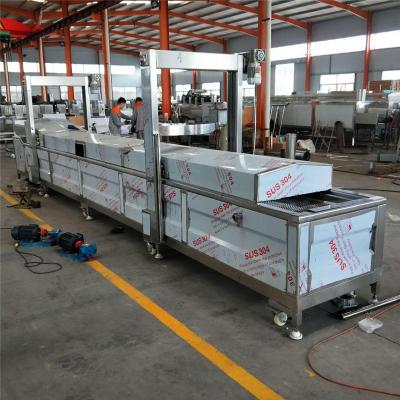 China SS304 PLC Gas Deep Fryer 100-2000kg/h Continuous Conveyor Belt Frying Machine for sale