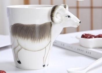 China Three Dimensional Cattle 15 Ounce Painting Ceramic Mugs for sale