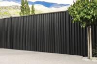 China Outdoor Decorative Yard Aluminum Vertical Tube Fence with Solid Black Powder Coating for sale