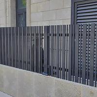 China 6ft High Main Gate Design Garden Privacy Aluminum Slat Fence Panel with Tolerance ±3% for sale