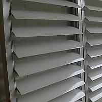 China Powder Coating Aluminum Profiles for Blinds Shades Shutters Rolling Shutter 6082 6063 for sale