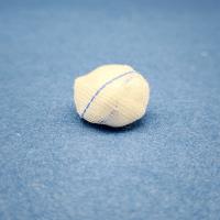 China Disposable 100% Cotton Absorbent Gauze Ball 4x4 Inch with X-ray Detectable Option - ISO13485 CE FSC Certified for sale