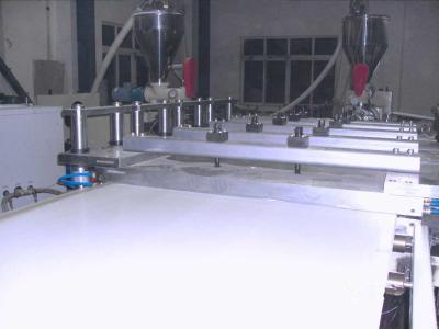 China PVC Foam Board Extrusion Line 1220mm Width 3-25mm Thickness 300-400kg/h Output for Advertising & Construction for sale