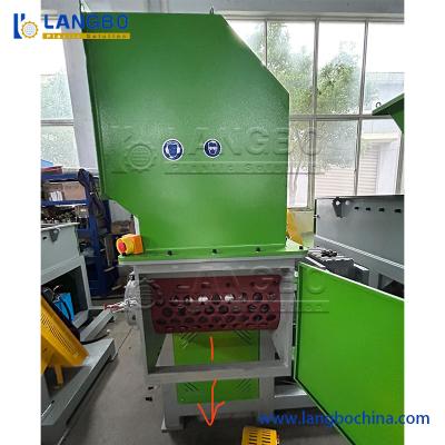 China Industrial Plastic Shredder Crusher Machine 18kW 300x400mm for PVC Pipe Recycling for sale