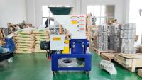 China Screenless Slow Silence Online Plastic Granulator for Injection Molding Machine for sale