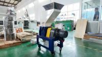 China Screenless Slow Silence Online Plastic Granulator for Injection Molding Machine for sale