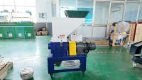 China Screenless Slow Silence Online Plastic Granulator for Injection Molding Machine for sale