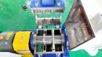 China Screenless Slow Silence Online Plastic Granulator for Injection Molding Machine for sale