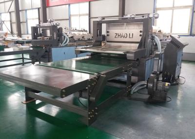China Cardboard Partition Assemble Machine Longitudinal Feeding Shaft Adopts Electric Lifting for sale