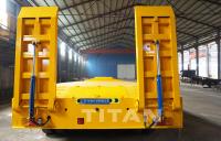 China 4 axle 80ton drop deck trailer  lowbed  semi trailer low bed with the hidraulic ramps for sale
