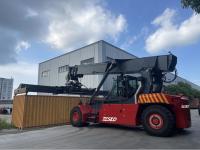 China 20ft 40ft Container Forklift Reach Stacker Drive Axle Red Container Reach Stacker for sale