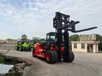 China 30000kgs Customized Heavy Load Forklift / Heavy Duty Forklift With Diesel Engine for sale