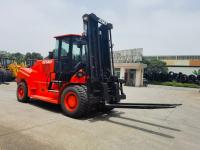China Yuchai Or CUMMINS Engine Heavy Lift Forklift With Tilt Angle Of 45-90 Degrees And Fork Positioner Options for sale