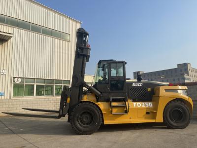 China Wheelbase 3600mm Heavy Load Forklift Equipped With CUMMINS Engine Suitable For Demanding Warehouse And Construction Jobs for sale