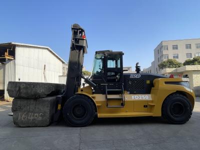 China Operating Weight 8500 Kg High Capacity Forklift Offering 2500 Mm Turning Radius Perfect for Heavy Industrial Applications for sale