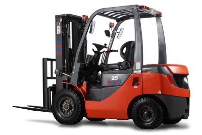 China Hydraulic 4500mm Mast FD25 2.5 Tons Diesel Forklift Truck for sale