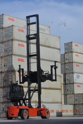 China Red Empty Container Handler With CUMMINS QSM11-330 Engine / ISO 20-40 Container Handling for sale