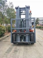 China Hydraulic Transmission 4800mm 3 Ton Diesel Forklift With 3 Stage Full Free Mast for sale