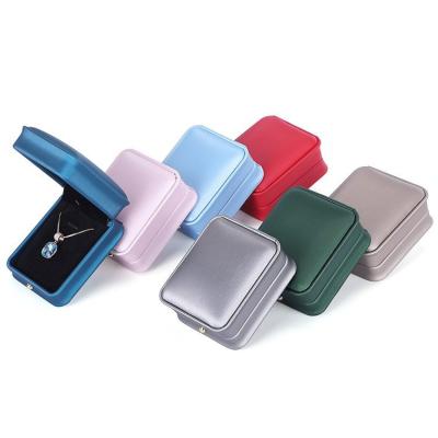 China Crown Waist Ring Box Custom Leather Jewelry Box Bracelet Jewelry Hand String Packaging Box Necklace Box High-End for sale