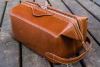 China Manufacturers Supply Top Layer Cowhide Vintage Tree Paste Leather High-End Toiletry Storage Bag Large Capacity Cosmetic Bag DOPP KIT for sale