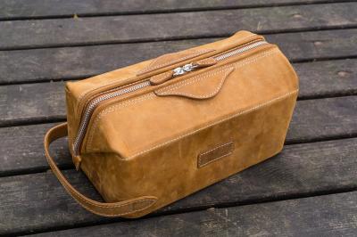 China Toiletry Bag, Factory Supply First Layer Cowhide Crazy Horse Leather Cosmetic Storage Bag High-End Toiletry Bag Leather DOPP KIT for sale
