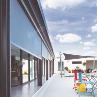 China Aluminium Windproof Pergola Roof Blinds - Custom Sizes with 10-Year Material Warranty and Remote Control Operation for sale