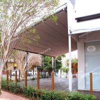 China Reinforced Aluminum Frame Remote Control Commercial Sunshade Awning 110V 220V for sale