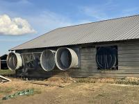 China Q235B Q355B ASTM A36 Prefab Poultry House Farm Modern Structures Good Insulation for sale