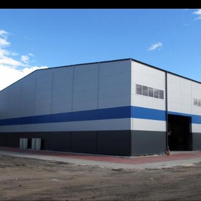 China Modern Commercial Prefab Steel Structure Warehouse For Industrial Garage Shed Storage for sale