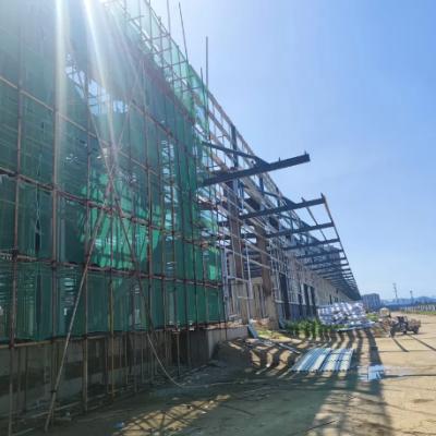 China Prefabricated Steel Structure Building with Portal Frame Design, 30-50 Year Life Span, and 20+lb/sq.ft Roof Load for sale