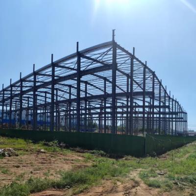 China Prefabricated Steel Structure Building with Portal Frame Design, 30-50 Year Life Span, and 20+lb/sq.ft Roof Load for sale