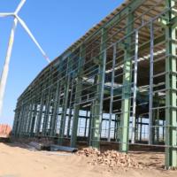 China Prefabricated Steel Structure Building with Portal Frame Design, 30-50 Year Life Span, and 20+lb/sq.ft Roof Load for sale