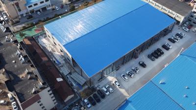 China Pre-engineered Steel Structure Warehouse, with rigid frame, purlins, roof & wall cladding, anti-corrosion coating, customized size for storage & industrial use for sale