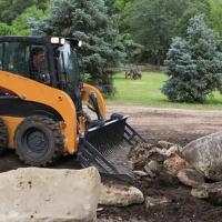 China 70 L/min Skid Steer Attachments Rock Bucket Front Loader for sale