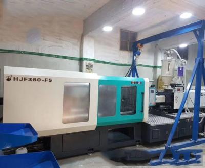 China An injection molding machine that specializes in manufacturing plastic chairs Fixed platen with centralized force for sale