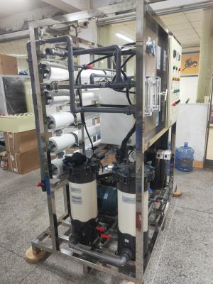 China Commercial Automatic Desalination Device 580Kg IP54 625LPH for Seawater RO Filtration for sale